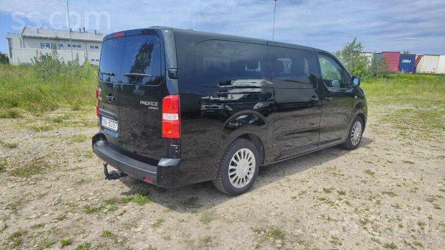 Black Toyota Proace 2023 in Riga, with an engine capacity of 2.00 L and mileage of 185 thousand km for 15000 €, photo 4 on AUTOMOTO.COM.LV