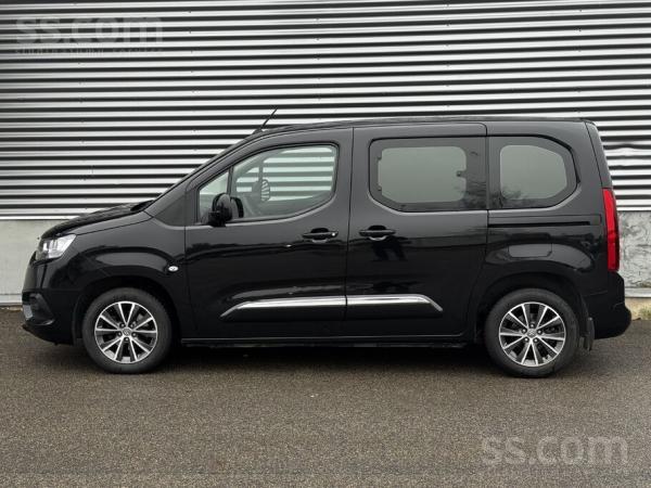 Black Toyota Proace 2020 in Riga, with an engine capacity of 1.50 L and mileage of 159 thousand km for 12400 €, photo 2 on AUTOMOTO.COM.LV