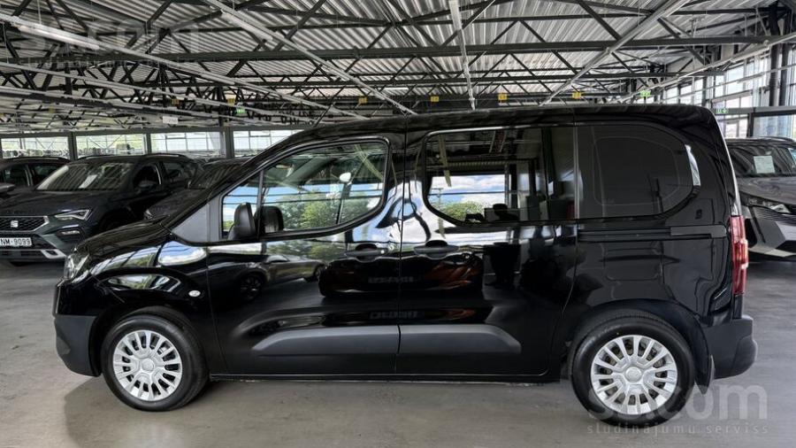 Black Toyota Proace 2020 in Riga, with an engine capacity of 1.50 L and mileage of 179 thousand km for 10500 €, photo 3 on AUTOMOTO.COM.LV
