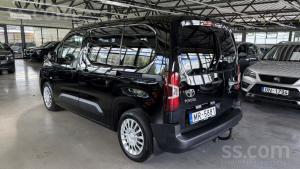Black Toyota Proace 2020 in Riga, with an engine capacity of 1.50 L and mileage of 179 thousand km for 10500 €, photo 4 on AUTOMOTO.COM.LV