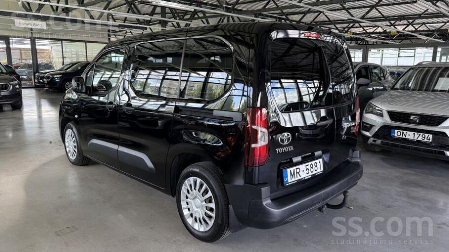 Black Toyota Proace 2020 in Riga, with an engine capacity of 1.50 L and mileage of 179 thousand km for 10500 €, photo 4 on AUTOMOTO.COM.LV
