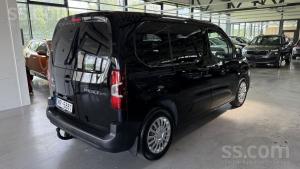 Black Toyota Proace 2020 in Riga, with an engine capacity of 1.50 L and mileage of 179 thousand km for 10500 €, photo 5 on AUTOMOTO.COM.LV