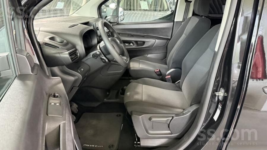 Black Toyota Proace 2020 in Riga, with an engine capacity of 1.50 L and mileage of 179 thousand km for 10500 €, photo 9 on AUTOMOTO.COM.LV