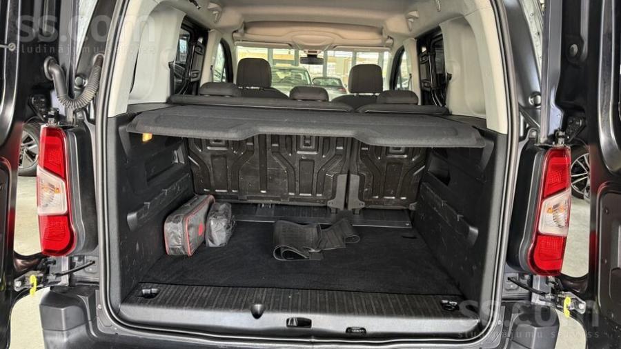 Black Toyota Proace 2020 in Riga, with an engine capacity of 1.50 L and mileage of 179 thousand km for 10500 €, photo 12 on AUTOMOTO.COM.LV