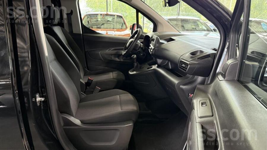 Black Toyota Proace 2020 in Riga, with an engine capacity of 1.50 L and mileage of 179 thousand km for 10500 €, photo 14 on AUTOMOTO.COM.LV
