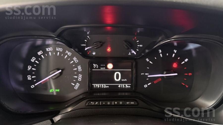 Black Toyota Proace 2020 in Riga, with an engine capacity of 1.50 L and mileage of 179 thousand km for 10500 €, photo 17 on AUTOMOTO.COM.LV