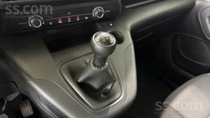 Black Toyota Proace 2020 in Riga, with an engine capacity of 1.50 L and mileage of 179 thousand km for 10500 €, photo 19 on AUTOMOTO.COM.LV