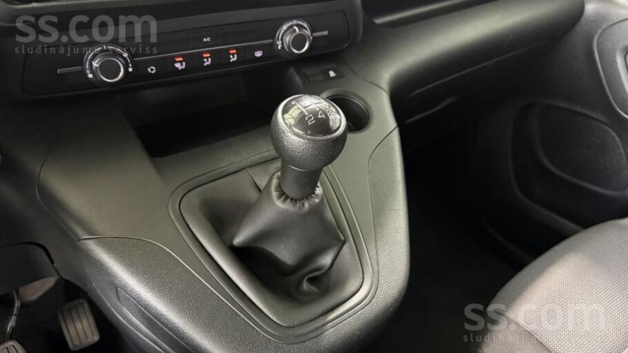 Black Toyota Proace 2020 in Riga, with an engine capacity of 1.50 L and mileage of 179 thousand km for 10500 €, photo 19 on AUTOMOTO.COM.LV