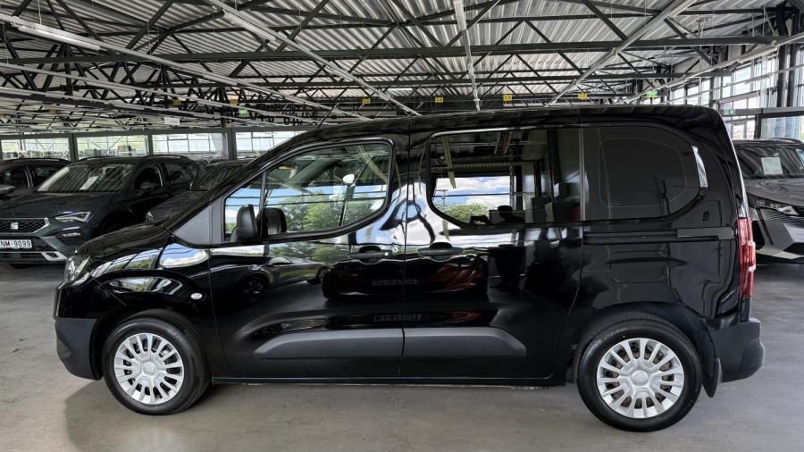 Black Toyota Proace 2020 in Riga, with an engine capacity of 1.50 L and mileage of 179 thousand km for 1050000 €, photo 1 on AUTOMOTO.COM.LV