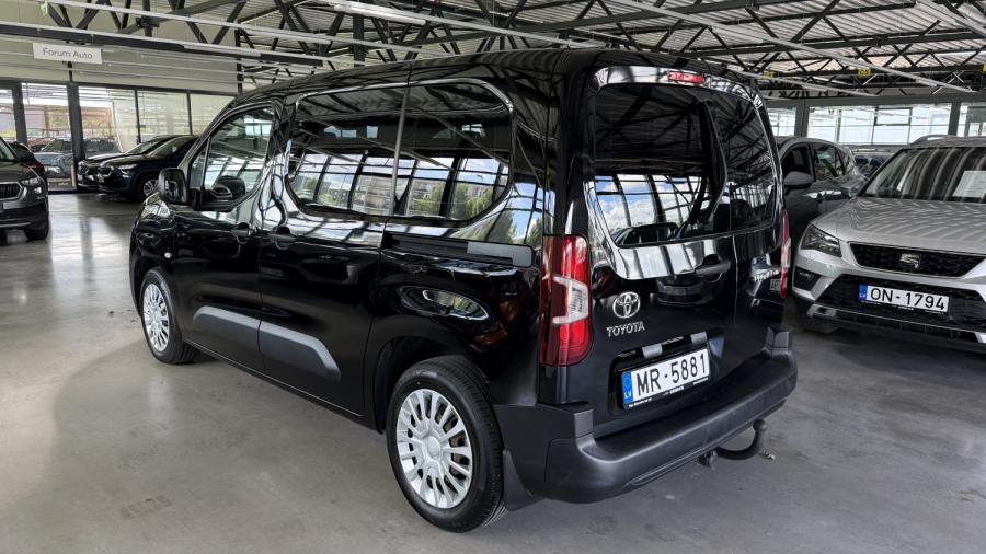 Black Toyota Proace 2020 in Riga, with an engine capacity of 1.50 L and mileage of 179 thousand km for 1050000 €, photo 3 on AUTOMOTO.COM.LV
