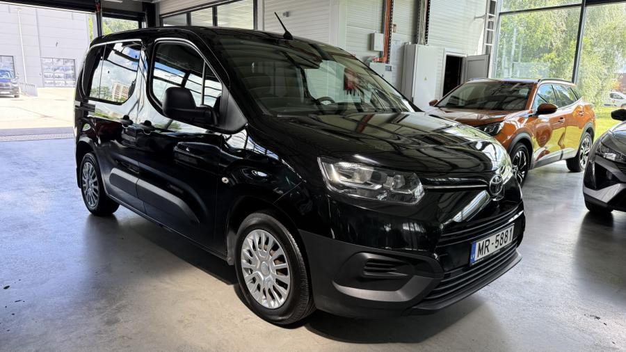 Black Toyota Proace 2020 in Riga, with an engine capacity of 1.50 L and mileage of 179 thousand km for 1050000 €, photo 6 on AUTOMOTO.COM.LV