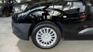 Black Toyota Proace 2020 in Riga, with an engine capacity of 1.50 L and mileage of 179 thousand km for 1050000 €, photo 7 on AUTOMOTO.COM.LV