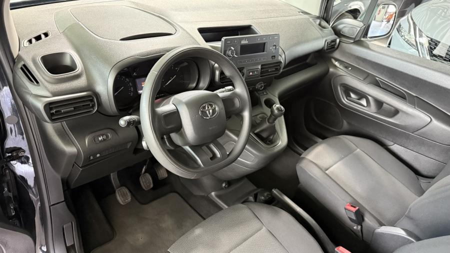 Black Toyota Proace 2020 in Riga, with an engine capacity of 1.50 L and mileage of 179 thousand km for 1050000 €, photo 9 on AUTOMOTO.COM.LV
