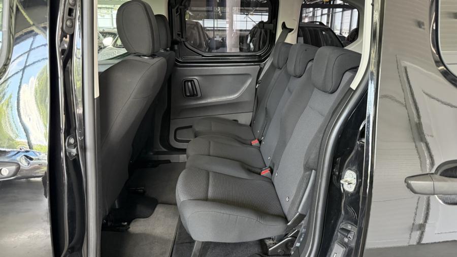 Black Toyota Proace 2020 in Riga, with an engine capacity of 1.50 L and mileage of 179 thousand km for 1050000 €, photo 10 on AUTOMOTO.COM.LV