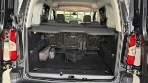 Black Toyota Proace 2020 in Riga, with an engine capacity of 1.50 L and mileage of 179 thousand km for 1050000 €, photo 11 on AUTOMOTO.COM.LV