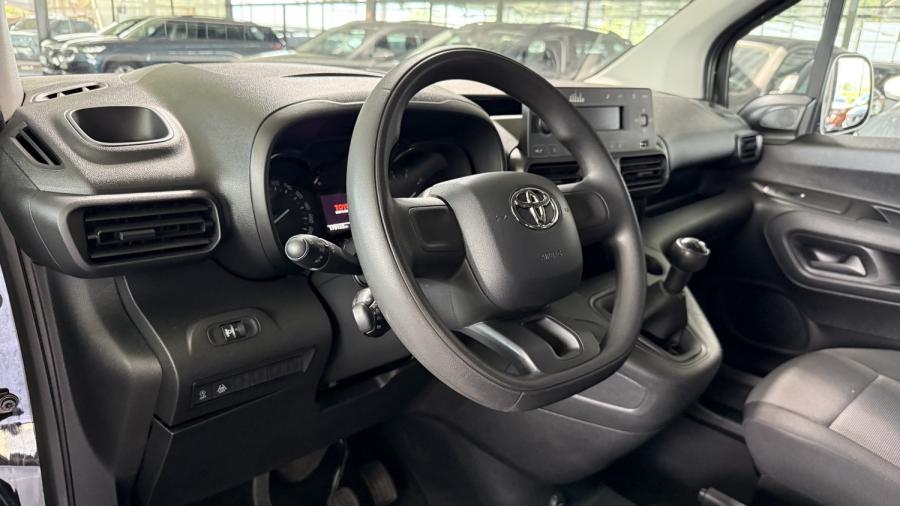 Black Toyota Proace 2020 in Riga, with an engine capacity of 1.50 L and mileage of 179 thousand km for 1050000 €, photo 15 on AUTOMOTO.COM.LV