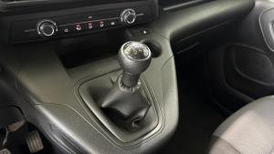 Black Toyota Proace 2020 in Riga, with an engine capacity of 1.50 L and mileage of 179 thousand km for 1050000 €, photo 18 on AUTOMOTO.COM.LV