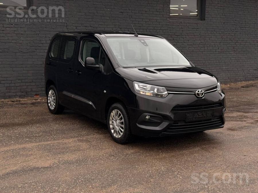 Black Toyota Proace 2021 in Daugavpils, with an engine capacity of 1.50 L and mileage of 113 thousand km for 12900 €, photo 3 on AUTOMOTO.COM.LV