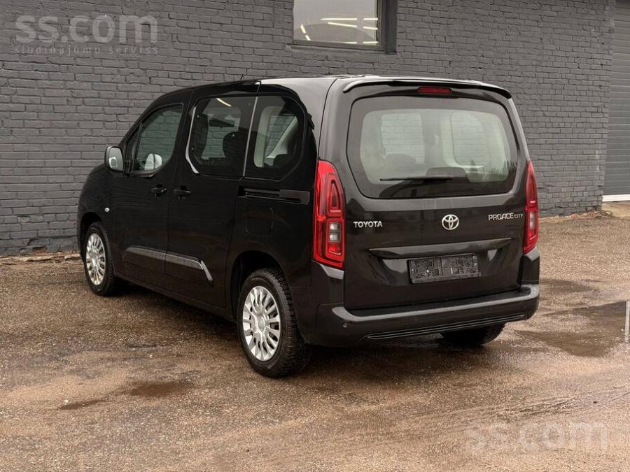 Black Toyota Proace 2021 in Daugavpils, with an engine capacity of 1.50 L and mileage of 113 thousand km for 12900 €, photo 4 on AUTOMOTO.COM.LV