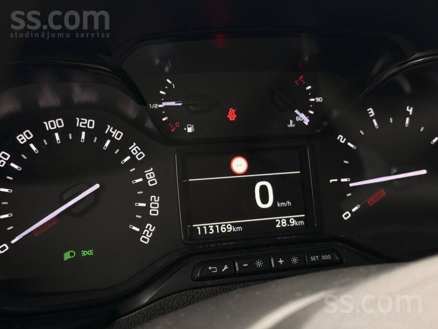 Black Toyota Proace 2021 in Daugavpils, with an engine capacity of 1.50 L and mileage of 113 thousand km for 12900 €, photo 9 on AUTOMOTO.COM.LV