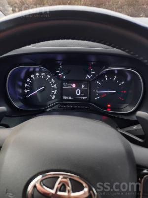 Black Toyota Proace 2022 in Dobele, with an engine capacity of 1.20 L and mileage of 83 thousand km for 17900 €, photo 4 on AUTOMOTO.COM.LV