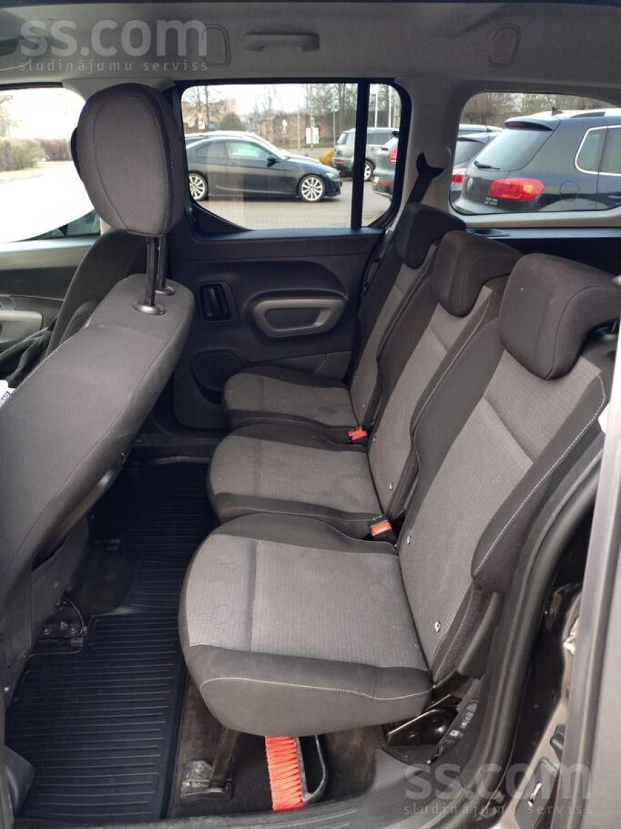 Black Toyota Proace 2022 in Dobele, with an engine capacity of 1.20 L and mileage of 83 thousand km for 17900 €, photo 6 on AUTOMOTO.COM.LV