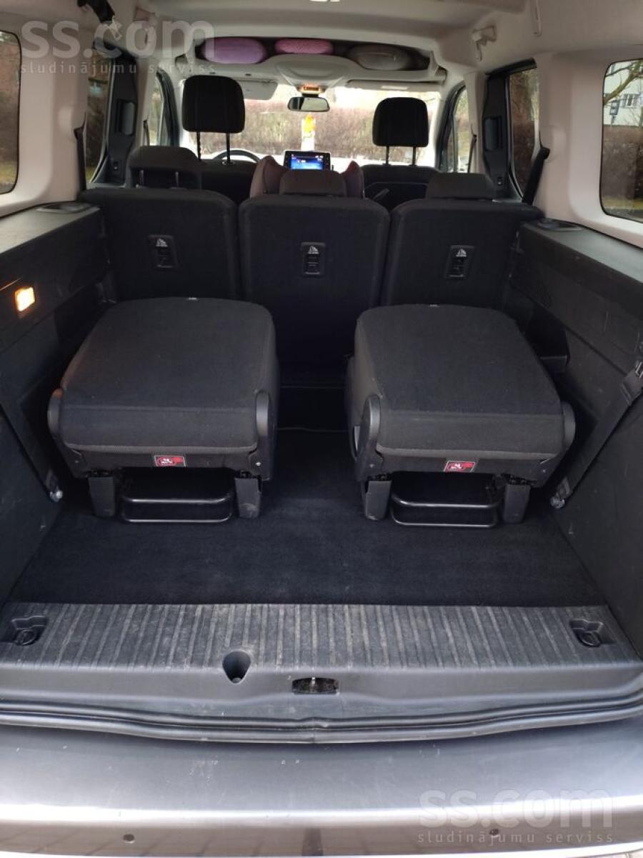 Black Toyota Proace 2022 in Dobele, with an engine capacity of 1.20 L and mileage of 83 thousand km for 17900 €, photo 7 on AUTOMOTO.COM.LV
