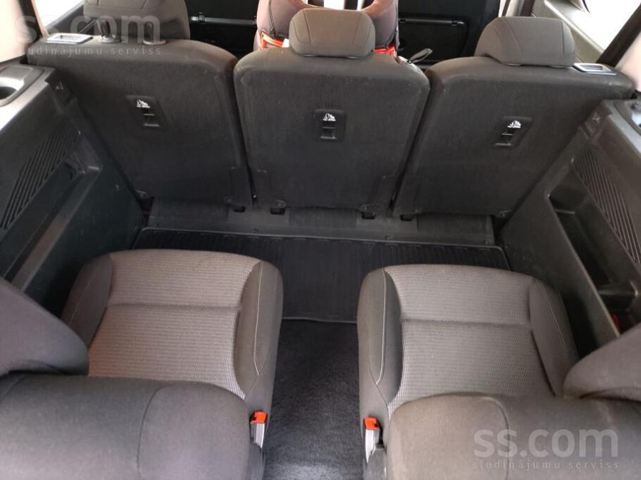 Black Toyota Proace 2022 in Dobele, with an engine capacity of 1.20 L and mileage of 83 thousand km for 17900 €, photo 8 on AUTOMOTO.COM.LV