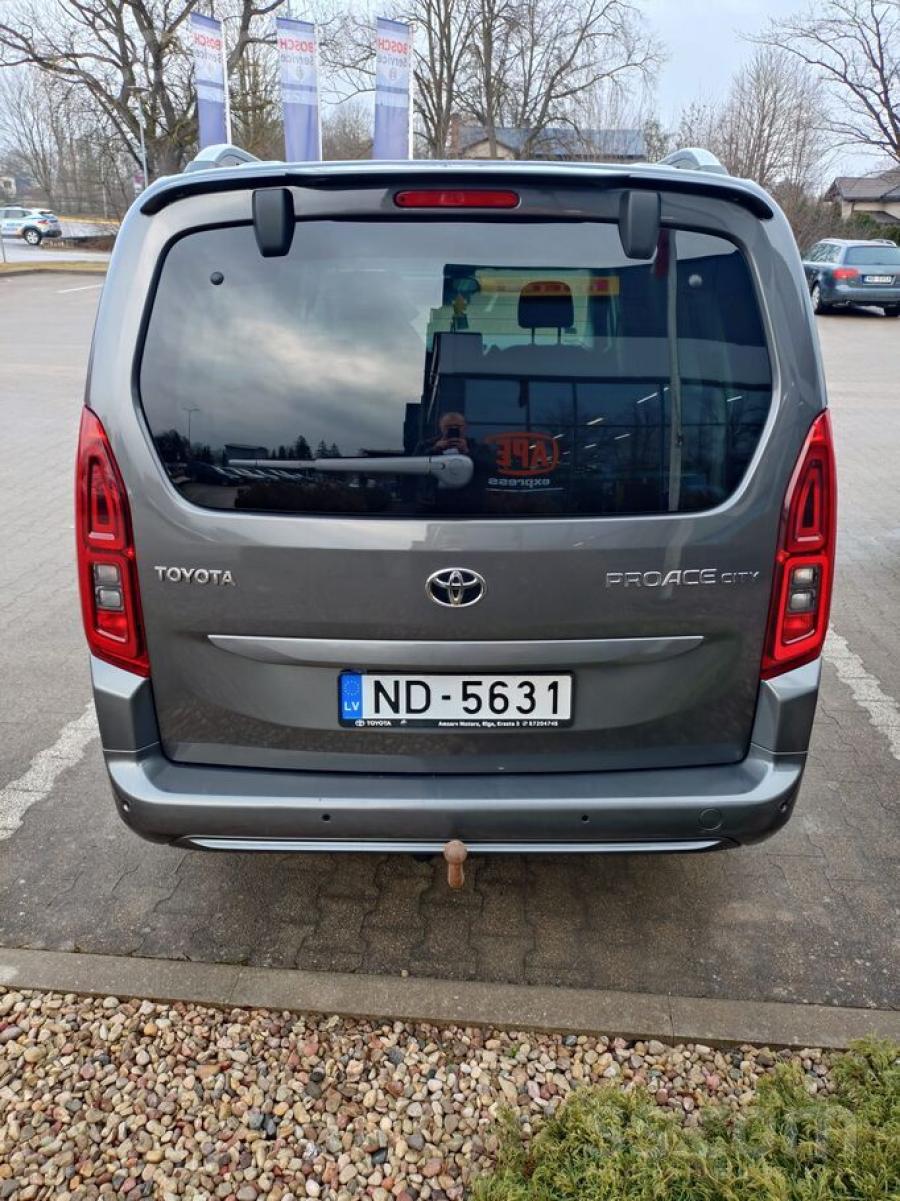 Black Toyota Proace 2022 in Dobele, with an engine capacity of 1.20 L and mileage of 83 thousand km for 17900 €, photo 9 on AUTOMOTO.COM.LV