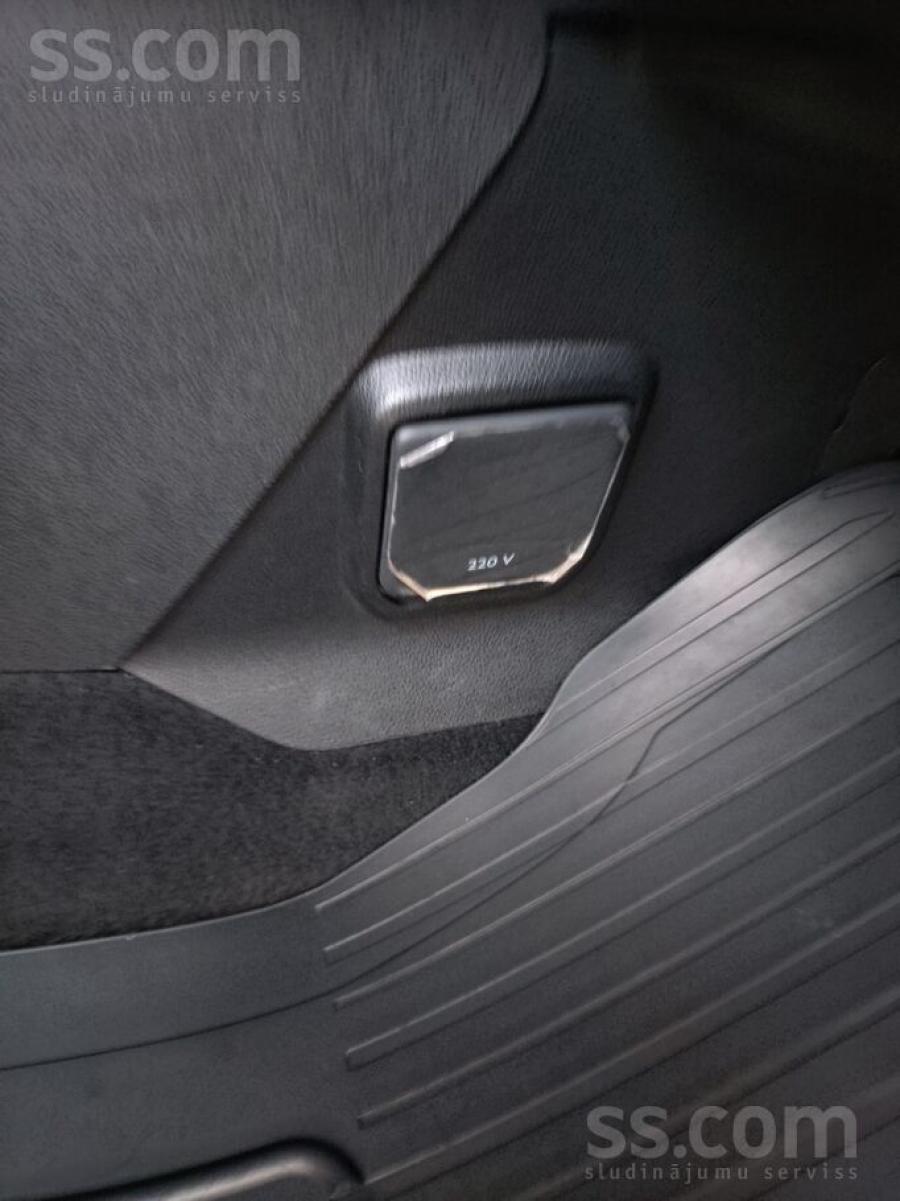 Black Toyota Proace 2022 in Dobele, with an engine capacity of 1.20 L and mileage of 83 thousand km for 17900 €, photo 11 on AUTOMOTO.COM.LV
