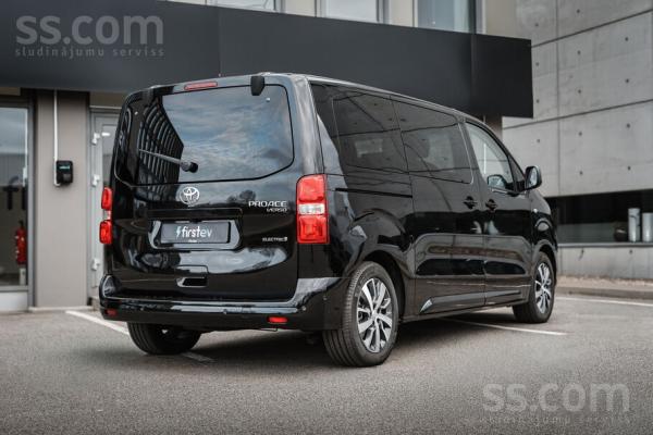 Black Toyota Proace 2024 in Riga, with an engine capacity of 2.00 L and mileage of 5 thousand km for 39900 €, photo 9 on AUTOMOTO.COM.LV