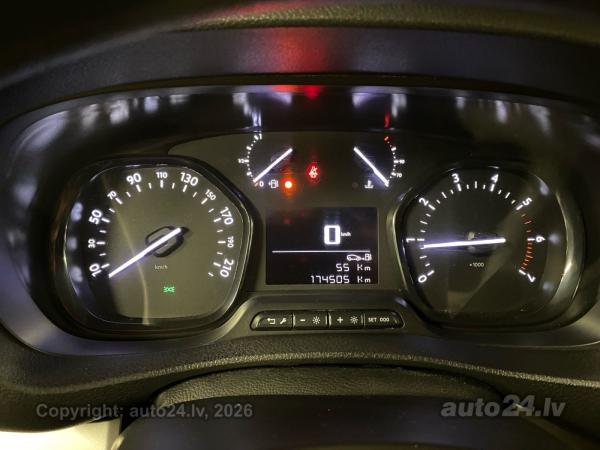 Черный Тойота Proace 2018 в Таллин, объемом двигателя 1.56 л и пробегом 175 тыс. км за 16900 €, фото 10 на AUTOMOTO.COM.LV
