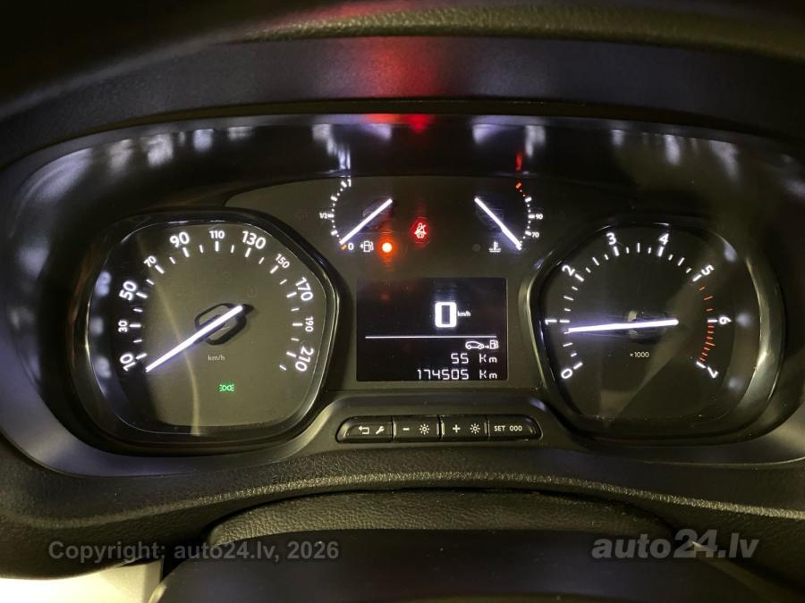 Melns Toyota Proace 2018 Tallina, ar dzinēja tilpumu 1.56 L un nobraukumu 175 tūkst. km par 16900 €, foto 10 vietnē AUTOMOTO.COM.LV