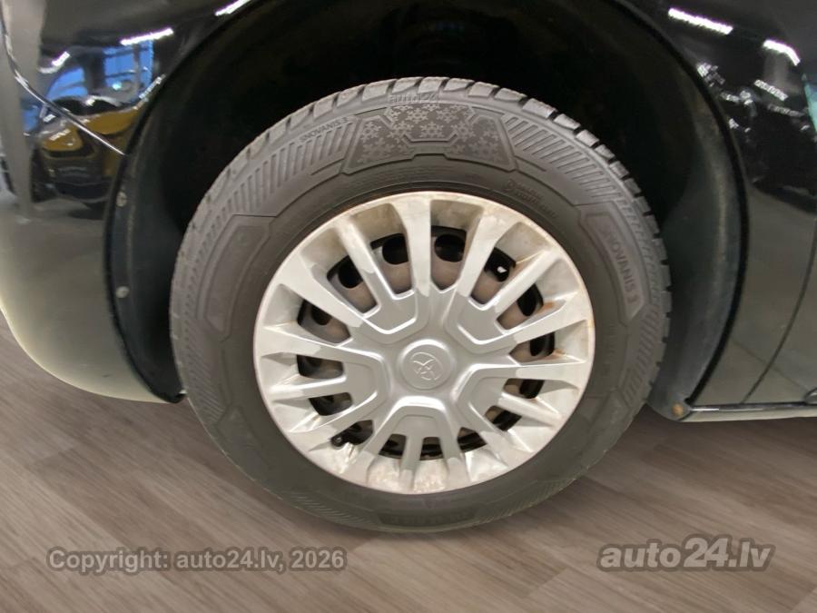 Melns Toyota Proace 2018 Tallina, ar dzinēja tilpumu 1.56 L un nobraukumu 175 tūkst. km par 16900 €, foto 13 vietnē AUTOMOTO.COM.LV