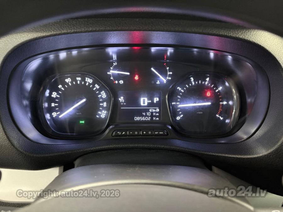 Black Toyota Proace 2023 in Tallinn, with an engine capacity of 2.00 L and mileage of 86 thousand km for 28900 €, photo 15 on AUTOMOTO.COM.LV