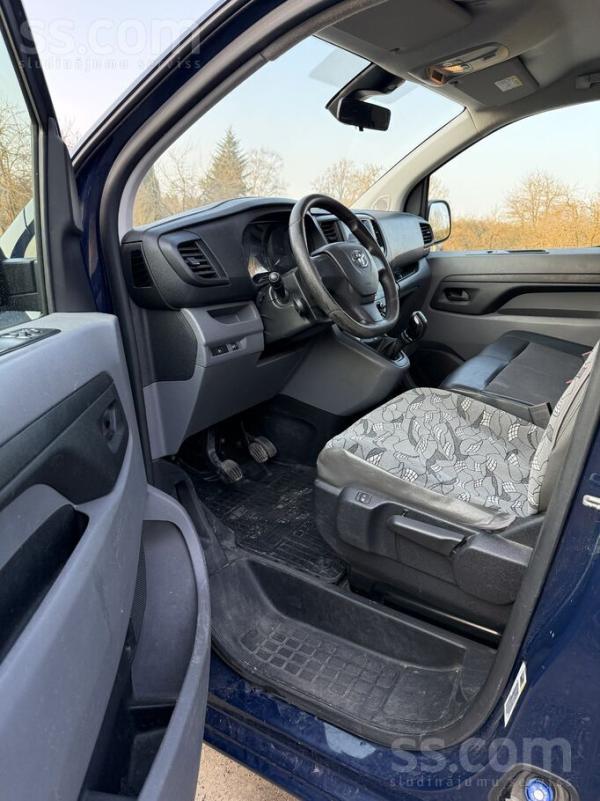 Blue Toyota Proace 2019 in Aizkraukle, with an engine capacity of 1.60 L and mileage of 73 thousand km for 12900 €, photo 6 on AUTOMOTO.COM.LV