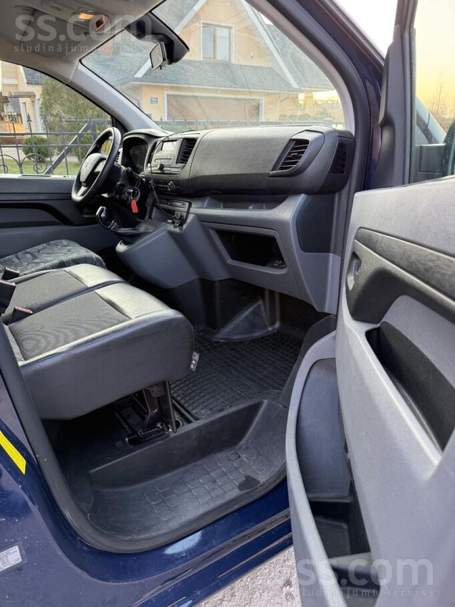 Blue Toyota Proace 2019 in Aizkraukle, with an engine capacity of 1.60 L and mileage of 73 thousand km for 12900 €, photo 8 on AUTOMOTO.COM.LV