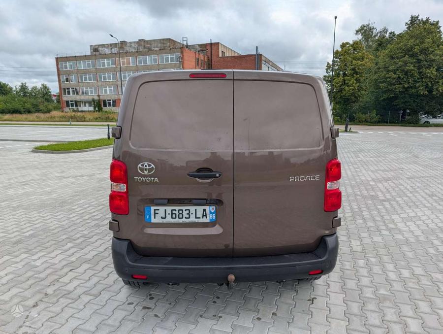 Brūns Toyota Proace 2019 Tauragė, ar dzinēja tilpumu 2.00 L un nobraukumu 124 tūkst. km par 11495 €, foto 7 vietnē AUTOMOTO.COM.LV