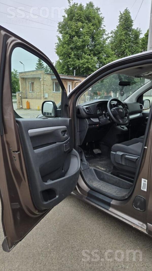 Brown Toyota Proace 2017 in Riga, with an engine capacity of 2.00 L and mileage of 259 thousand km for 13500 €, photo 8 on AUTOMOTO.COM.LV