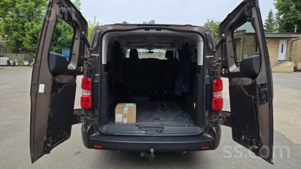 Brown Toyota Proace 2017 in Riga, with an engine capacity of 2.00 L and mileage of 259 thousand km for 13500 €, photo 11 on AUTOMOTO.COM.LV