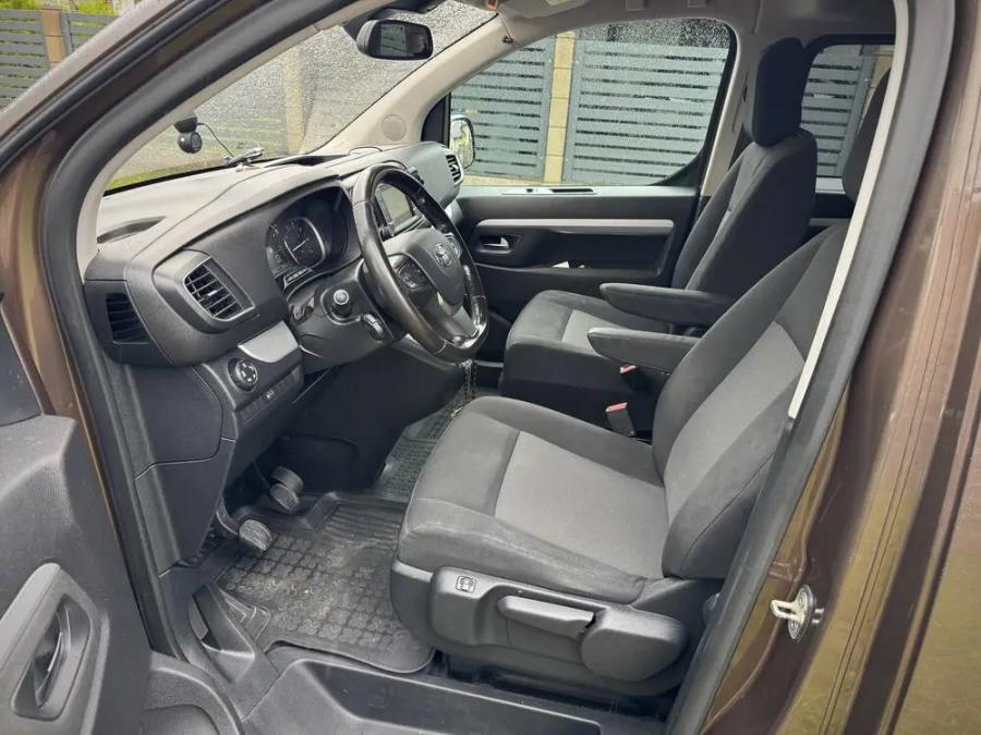 Brown Toyota Proace 2018 in Jelgava, with an engine capacity of 2.00 L and mileage of 123 thousand km for 19800 €, photo 9 on AUTOMOTO.COM.LV