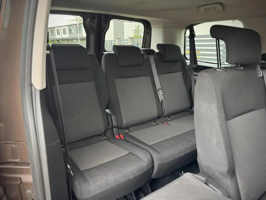Brown Toyota Proace 2018 in Jelgava, with an engine capacity of 2.00 L and mileage of 123 thousand km for 19800 €, photo 10 on AUTOMOTO.COM.LV