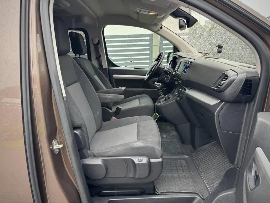 Brown Toyota Proace 2018 in Jelgava, with an engine capacity of 2.00 L and mileage of 123 thousand km for 19800 €, photo 13 on AUTOMOTO.COM.LV