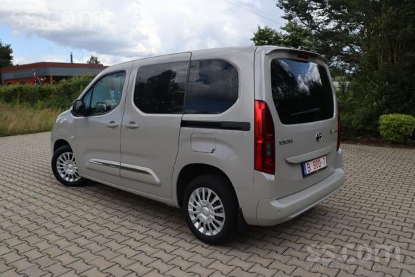 Brown Toyota Proace 2022 in Riga, with an engine capacity of 1.50 L and mileage of 172 thousand km for 11990 €, photo 3 on AUTOMOTO.COM.LV