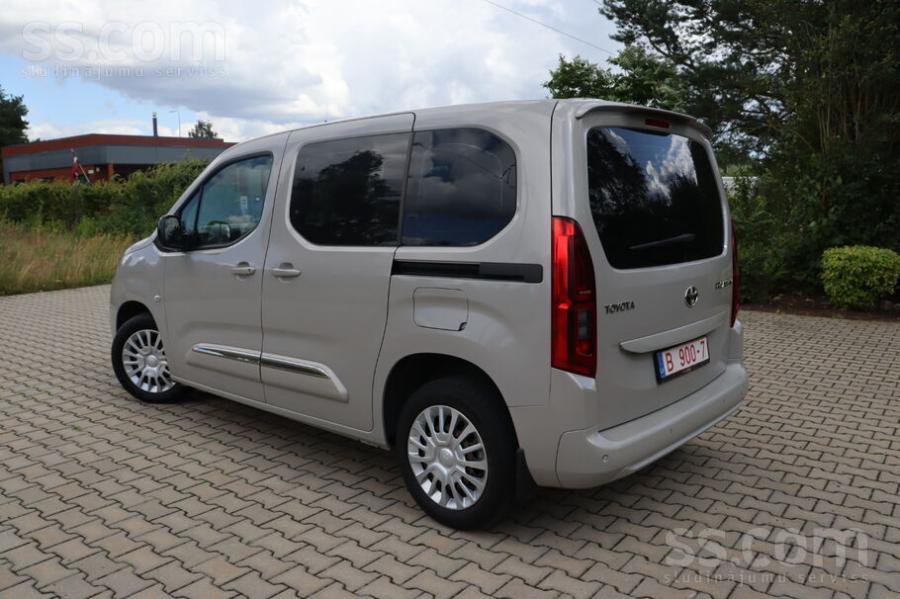 Brown Toyota Proace 2022 in Riga, with an engine capacity of 1.50 L and mileage of 172 thousand km for 11990 €, photo 4 on AUTOMOTO.COM.LV