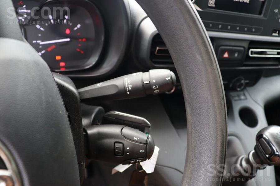 Brown Toyota Proace 2022 in Riga, with an engine capacity of 1.50 L and mileage of 172 thousand km for 11990 €, photo 20 on AUTOMOTO.COM.LV