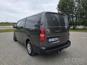 Brown Toyota Proace 2023 in Riga, with an engine capacity of 2.00 L and mileage of 26 thousand km for 33638 €, photo 4 on AUTOMOTO.COM.LV