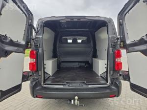 Brown Toyota Proace 2023 in Riga, with an engine capacity of 2.00 L and mileage of 26 thousand km for 33638 €, photo 5 on AUTOMOTO.COM.LV