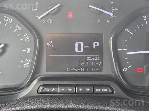 Brown Toyota Proace 2023 in Riga, with an engine capacity of 2.00 L and mileage of 26 thousand km for 33638 €, photo 8 on AUTOMOTO.COM.LV