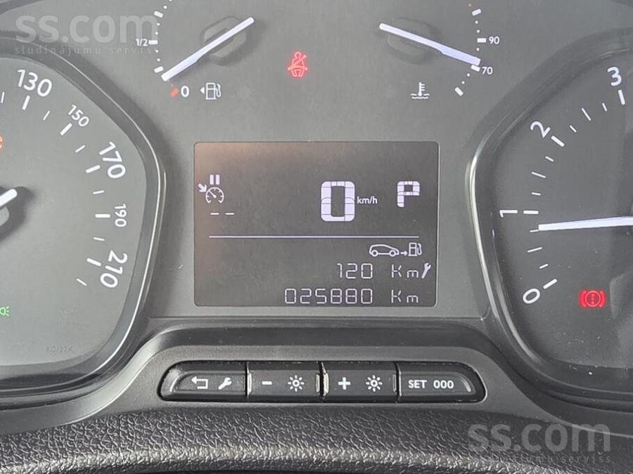 Brown Toyota Proace 2023 in Riga, with an engine capacity of 2.00 L and mileage of 26 thousand km for 33638 €, photo 8 on AUTOMOTO.COM.LV